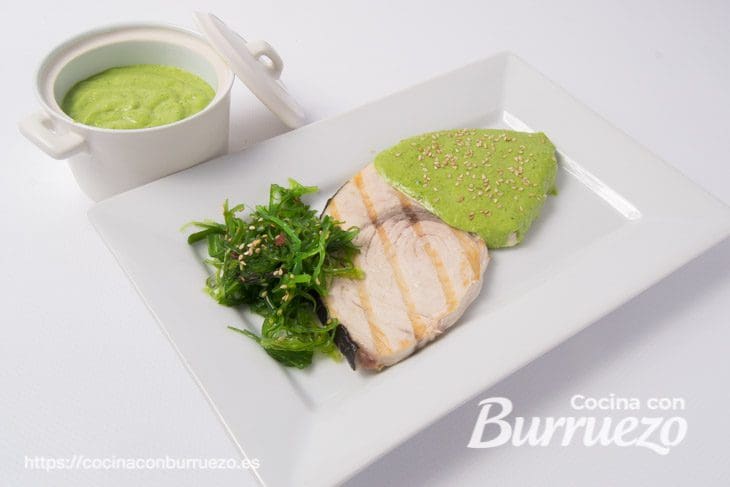 Emperador en salsa marinera, con salsa verde o plancha con ajo y perejil
