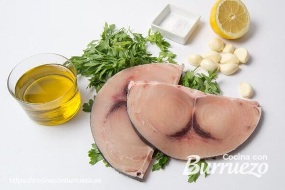 Emperador en salsa marinera, con salsa verde o plancha con ajo y perejil